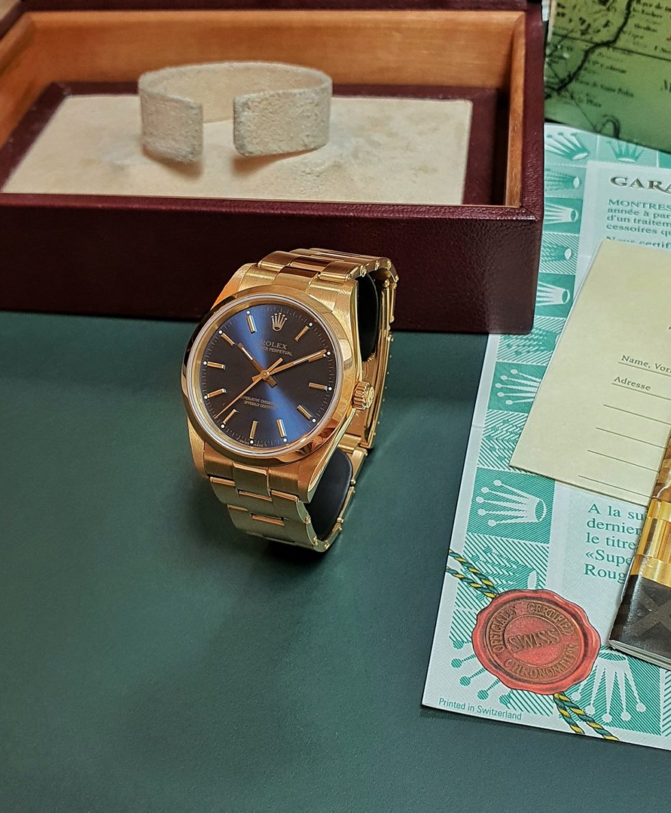 Montre Rolex Oyster Perpetual 14208 18k cadran bleu | Le Spécialiste ...