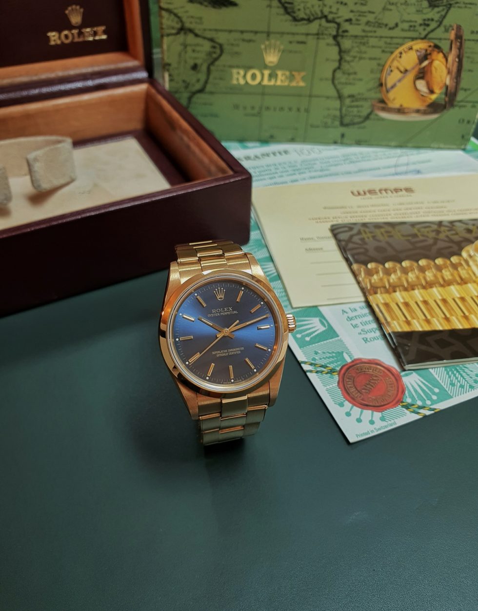Montre Rolex Oyster Perpetual 14208 18k cadran bleu | Le Spécialiste ...