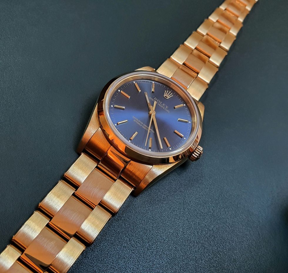 Montre Rolex Oyster Perpetual 14208 18k cadran bleu | Le Spécialiste ...