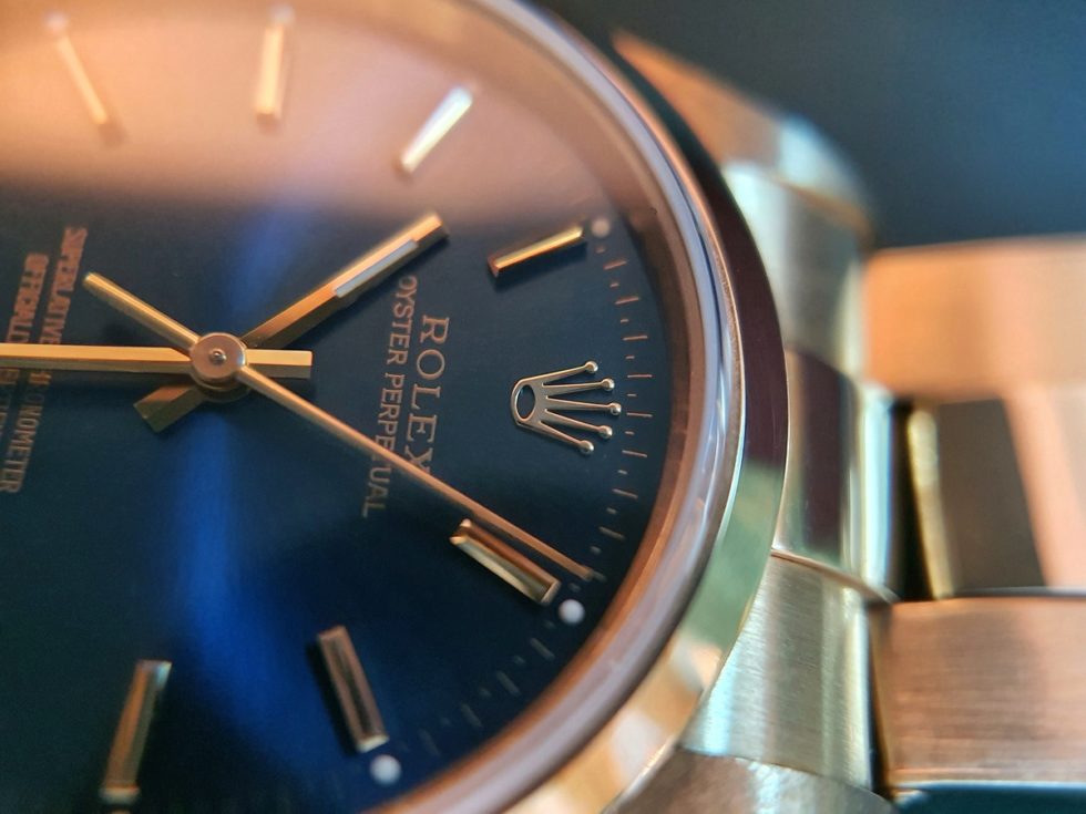 Montre Rolex Oyster Perpetual 14208 18k cadran bleu | Le Spécialiste ...